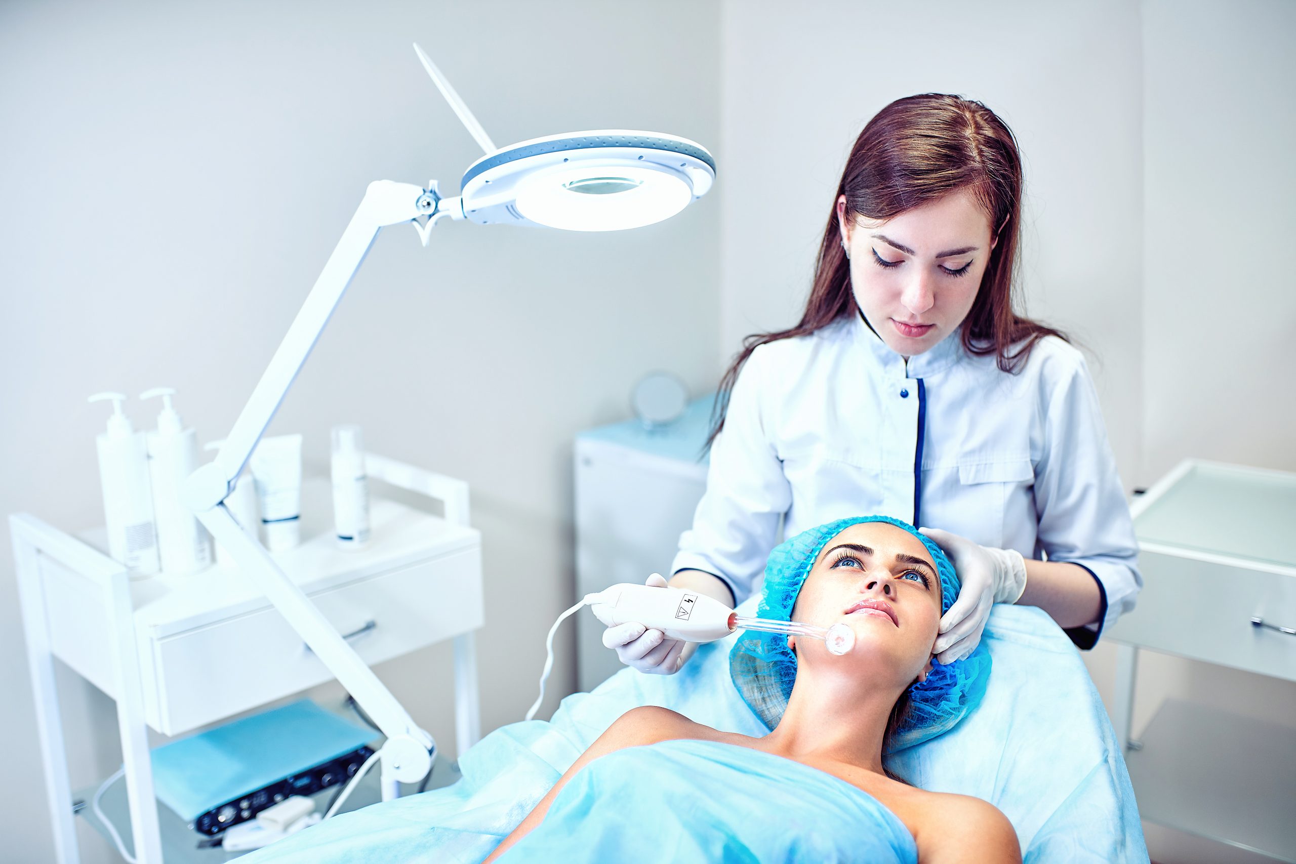 Cosmetology Courses To Explore Your Career As A Professional Cosmetologist