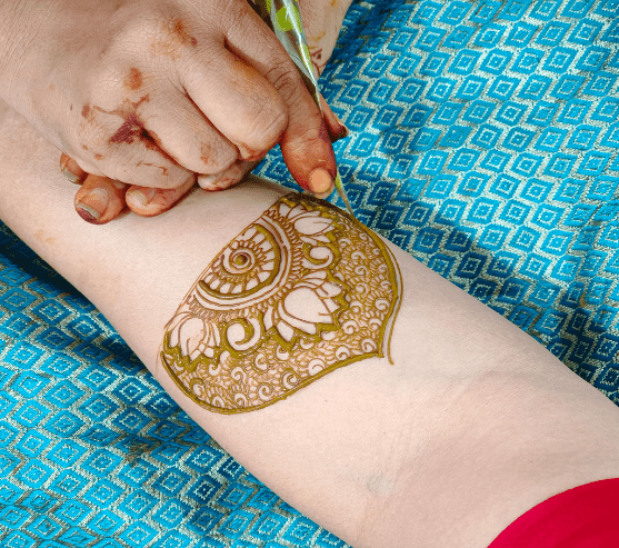 Top Advance to Basic Diploma in Mehndi Designing Course!