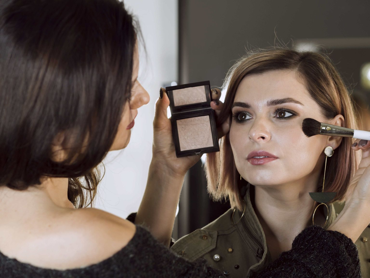 Monochromatic Makeup Perfection - How to Achieve the Look Monochromatic Makeup Perfection - How to Achieve the Look